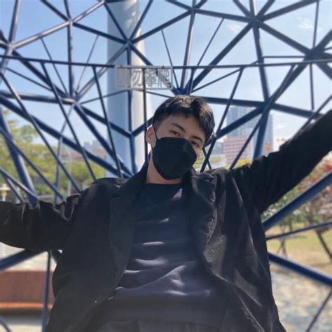第一篇現給脆（托一位超噁爛的人） 先聲明我真的不是很愛吃醋的人我平常也不太干涉另一半畢竟工作行業是服務業管太多反而會讓他不好做事情 好來了整個
