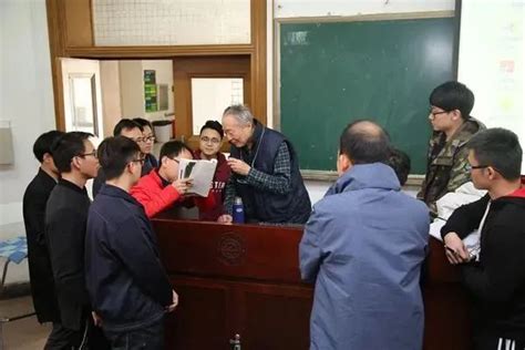 “巨星”陨落！耄耋之年的他们，还在坚持给学生上课京报网
