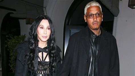 Cher Rocks Huge Diamond Ring Gets Nye Kiss From Ae Edwards Photos