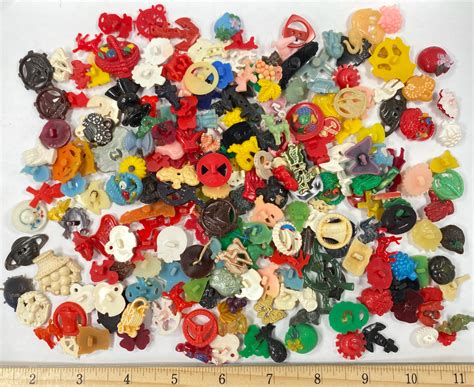 Lot Detail Plastic Realistic Buttons