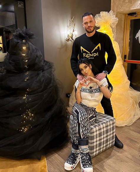 Синът на Катя Роуз разкара миската и заби възрастна фолкаджийка