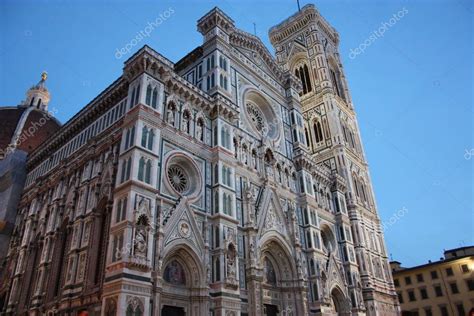 la famosa Piazza del Duomo de Florencia en el corazón del centro