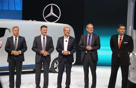 Daimler Presents Networked Efficient And Safe Trucks Motorindia