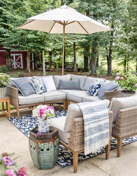 10 Creative And Inexpensive DIY Patios