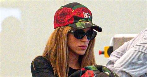 Shakira Y El Millonario Atuendo Que Lució A Su Salida De España Infobae