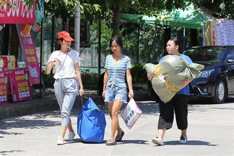 学院2018级新生顺利报到入学 重庆工贸职业技术学院