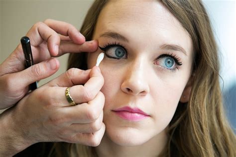 How To Do A Cat Eye Popsugar Beauty