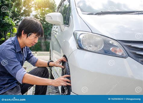 Checking The Condition Of Nebulizer Needle From Lc Ms Qtof System Using Adjustment Fixture And