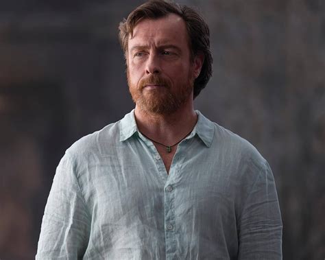 Meet Maggie Smiths Son Toby Stephens Hes An Actor Like His Late