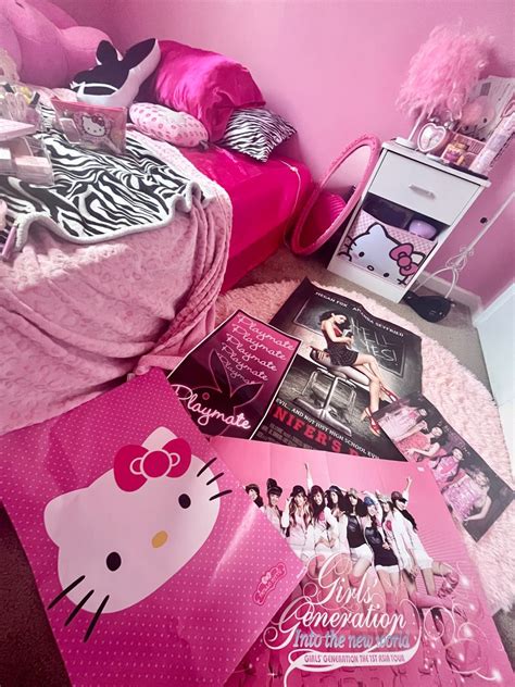 Pin By 𝓁 ౨ৎ༘ On Chamber ･ﾟ౨ৎ༘ Girly Room Room Makeover