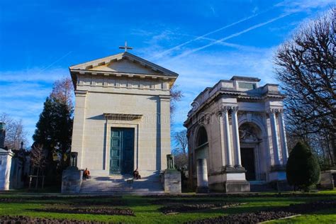 Tombes Et Cryptes Dans Le Cimetière Pere Lachaise Ce Cimetière Est Le
