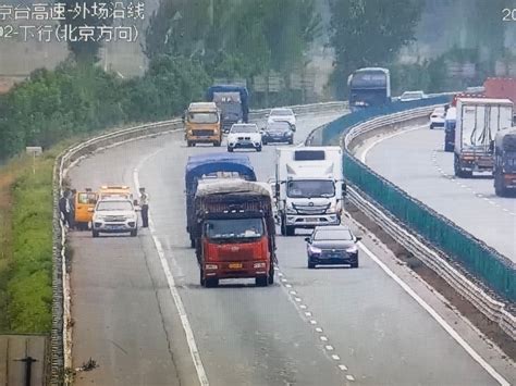 京沪分公司稽核管理中心 ：小车没油急坏车主 多方协作排忧解难 情暖高速
