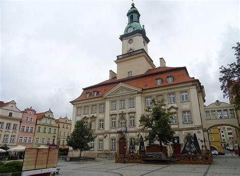 ratusz stare miasto Jelenia Góra ciekawostki atrakcje zabytki