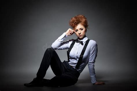Fille Rousse Mince Posant Sur Des Pointes Image Stock Image Du Blanc érotique 40571873
