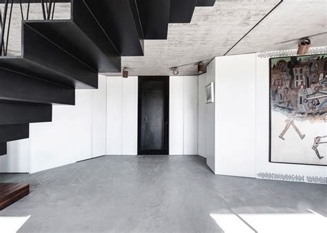 Toledano Architects Inserts Steel Staircase Into Tel Aviv Penthouse
