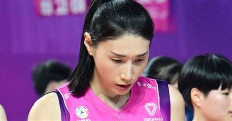 [사진]김연경 숙여진 고개