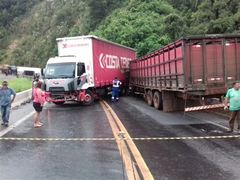 G1 Acidente Envolve 4 Veículos E Causa Quase 20 Km De