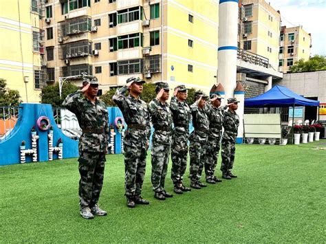 “不忘初心，闪耀青春”——我校退役复学大学生为长兴幼儿园开展军事训练活动 安康学院学生工作部