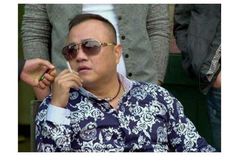 本是赵本山保镖，长的就像社会人，现为本山传媒副总裁，地位显赫