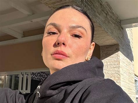 Isis Valverde leva fãs à loucura corpo escultural