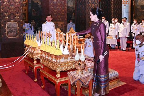 ในพระราชสำนัก ในหลวง พระราชินีเสด็จฯทรงบำเพ็ญพระราชกุศลเนื่องใน