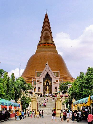 วัดพระปฐมเจดีย์ราชวรมหาวิหารเป็นวัดประจำองค์พระมหากษัตริย์ายในองค์