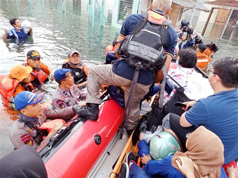 Tim SAR Evakuasi Ratusan Karyawan LENTERAJATENG