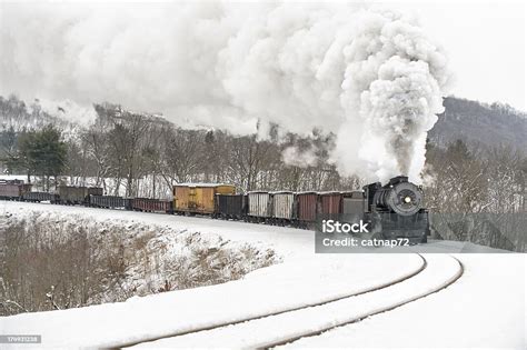 증기 기관차 당기기 화물 열차 겨울 인공눈 산 Railroading 겨울에 대한 스톡 사진 및 기타 이미지 겨울 메릴랜드