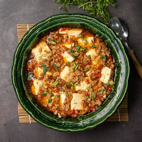 Hướng dẫn Cách làm đậu hũ non sốt cà chua thịt bằm đơn giản và ngon miệng