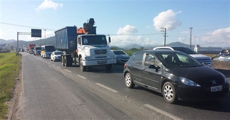 G1 Acidentes Na Região De Itajaí Geram Lentidão De 21 Km Na Br 101
