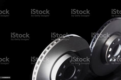 검은색 배경에 흰색 브레이크 디스크 효율적인 제동 안전 텍스트 공간 복사 0명에 대한 스톡 사진 및 기타 이미지 0명 강철