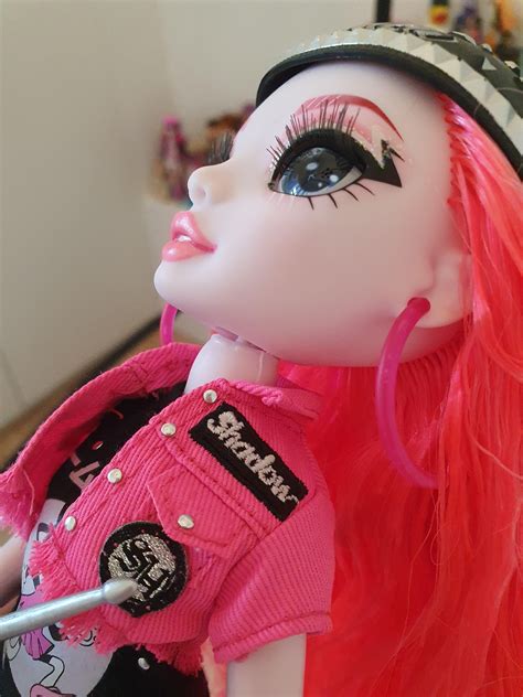 Really Bad Case Of Bobble Head Syndrome Rdolls