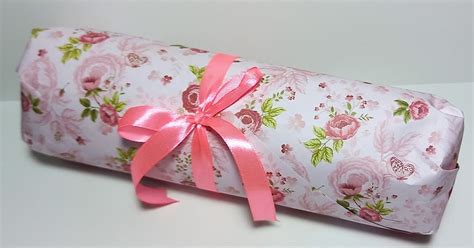 5 Cara Membungkus Kado Baju Rapi Dan Hasilnya Pasti Bagus Blibli Friends