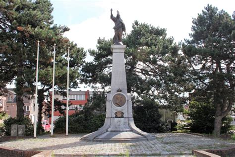 War Memorial Westmalle - Westmalle (Malle) - TracesOfWar.com