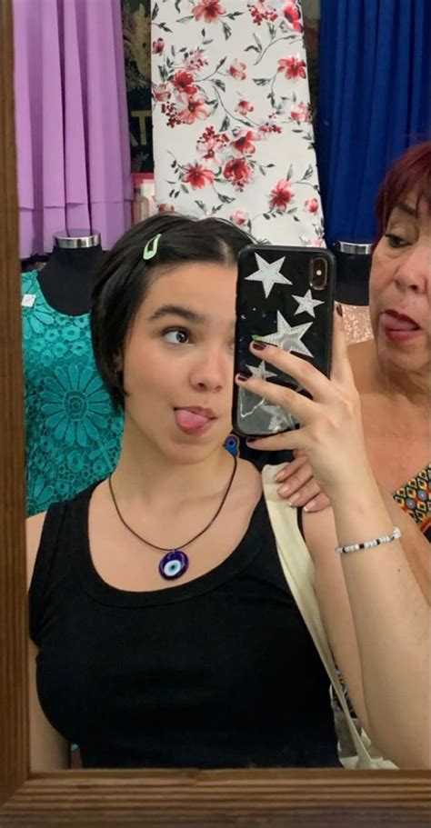 Karlita 🦋 En 2024 Karlita Famosas Guapas Fotos Divertidas De Amigos