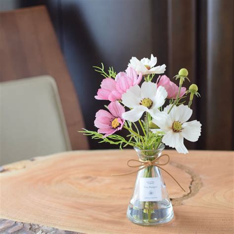 くすみカラー♪ピンクコスモスと白コスモスのウォーターアレンジ＊creema限定 アートフラワー Weddingflorence 通販