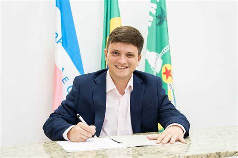 Prefeito Sanciona Lei Que Valoriza Motoristas E Operadores De Máquinas
