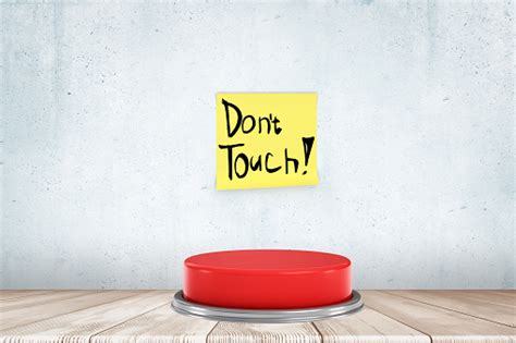 노란색과 흰색 나무 바닥에 빨간색 버튼의 3d 렌더링 만지지 마 위의 노트 밀기에 대한 스톡 사진 및 기타 이미지 밀기 배지 누름 버튼 Istock