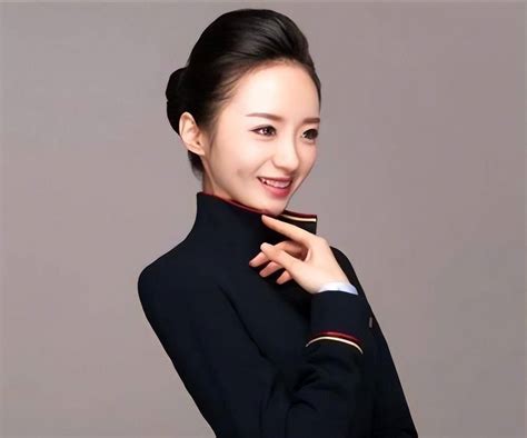 中国十大最美空姐，漂亮脸蛋、性感身材、端庄典雅、非凡气质航空深圳被誉为