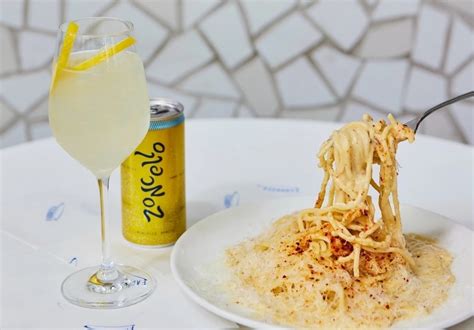 17 Best Canned Cocktails And Premixed Drinks For Summer Park Hangs
