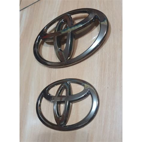 Jual EMBLEM LOGO LAMBANG TOYOTA SIENTA BLACKCHROME BLACK CHROME