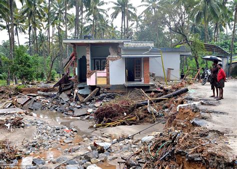 Bodies Found As Floods Recede In Indias Kerala State Daily Mail Online