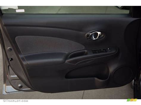 2016 Nissan Versa SL Sedan Charcoal Door Panel Photo 140225899