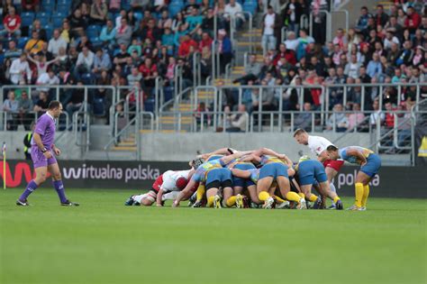 Szokujące sceny na meczu we Francji Rugbysta znokautował sędziego