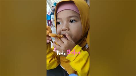 LAHAPNYA si Dede makan sosis - YouTube