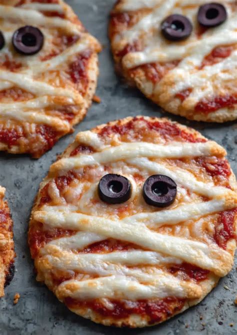 Easy Pita Halloween Mummy Pizza Recipe