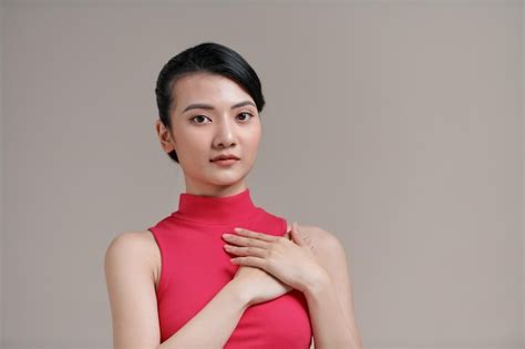Premium Photo Photo Portrait Of Pretty Girl Lady Keep Two Arms Palms
