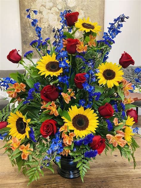 Pin Von April Gargus Auf Spring Flower Arrangements In 2024 Altar