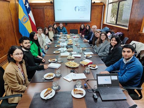 Facultad de Ciencias Jurídicas y Sociales reconoce la labor destacada de los ayudantes del DACC