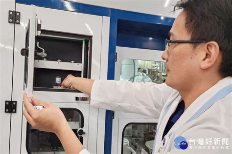 擁抱AI 奇美醫院結合群創光電研發智能化療調配機器手臂 蕃新聞